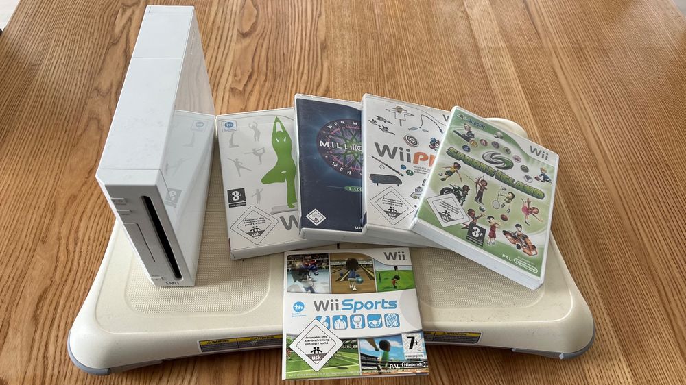 Wii Konsole + Wii Fit Balance Board + 5 Spiele (Gebraucht) in Kloten ...
