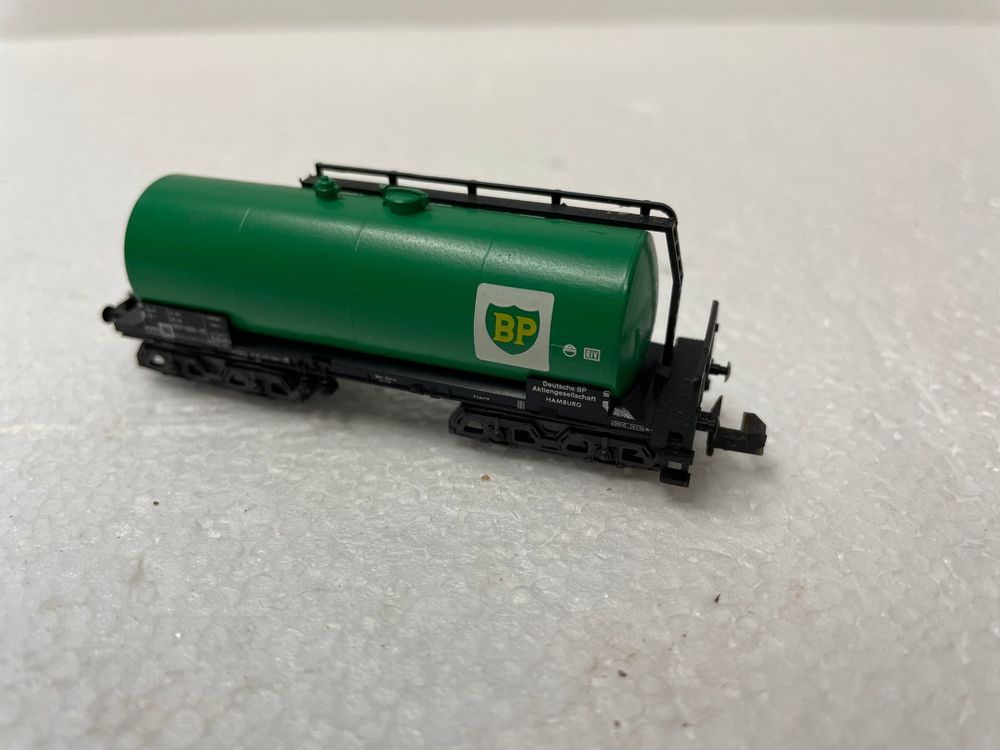 Minitrix - Kesselwagen DB, 4-achsig, grün, "BP" (Gebraucht) in Turbenthal für CHF 8 – mit ...