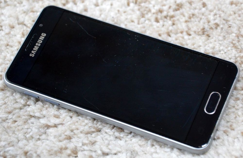 Samsung Galaxy A3 (Defekt) in Collonges für CHF 18 – mit Lieferung auf Ricardo kaufen