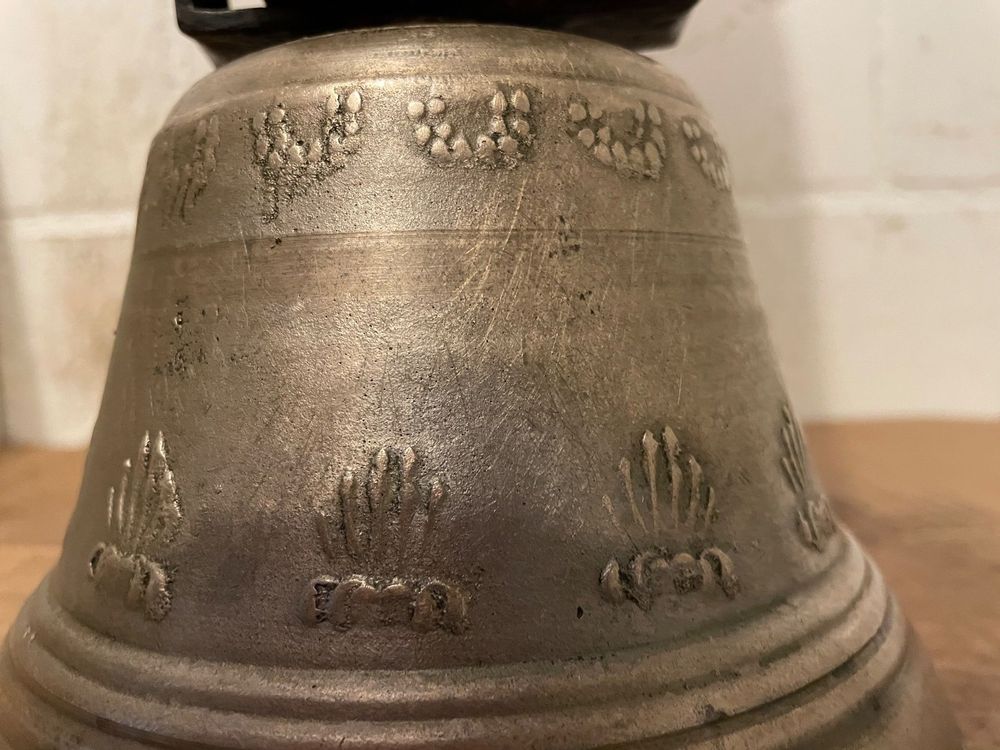 Antike Glocke ab 1.00 Fr. (Gebraucht) in Birrhard für CHF 1 – mit ...