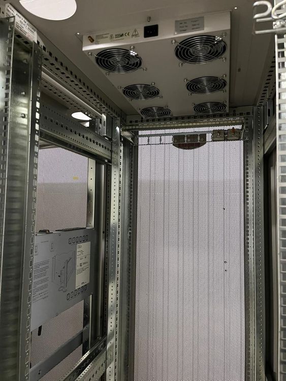 Compaq Server Racks 42U (Gebraucht) in Vaduz für CHF 500 – nur Abholung ...