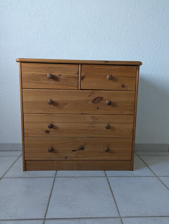 Holzkommode aus Massivholz mit 5 Schubladen (1 defekt) (Defekt) in Belp ...