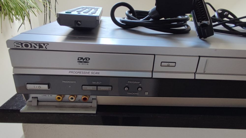 VHS & DVD Kombi Recorder SLV-D990P von SONY (Gebraucht) in Schongau für CHF 135 – mit Lieferung ...