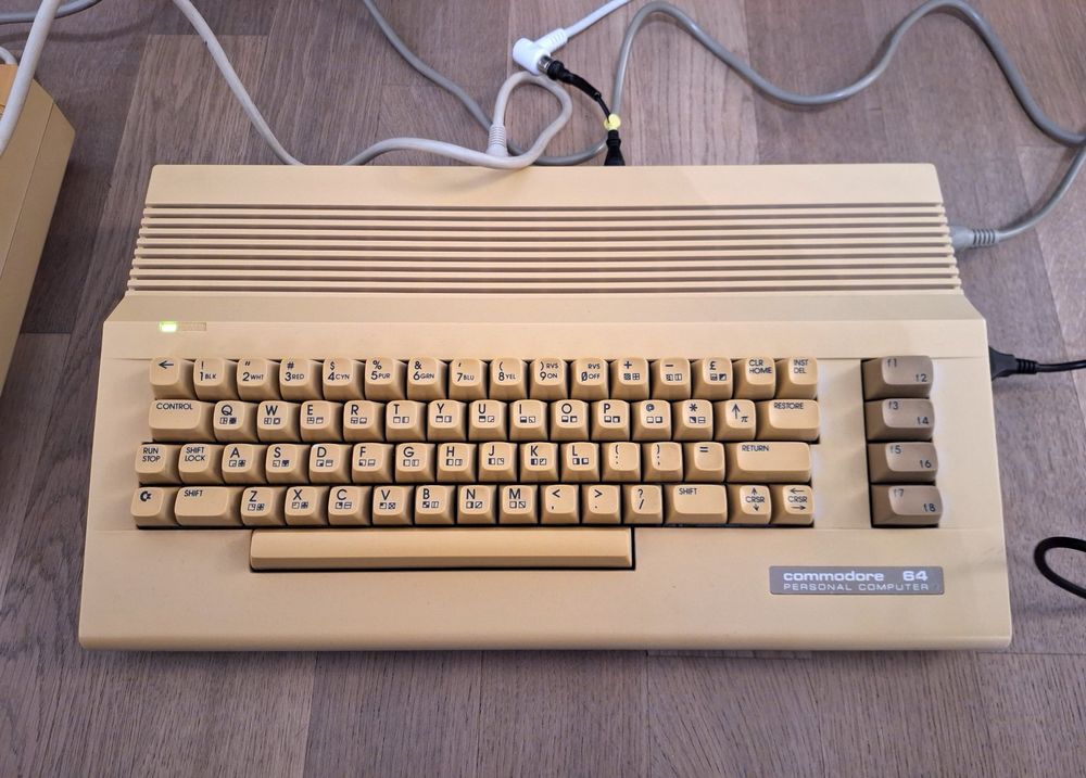 C64 Commodore Personal Computer mit Diskettenlaufwerk 1541 | Kaufen auf ...