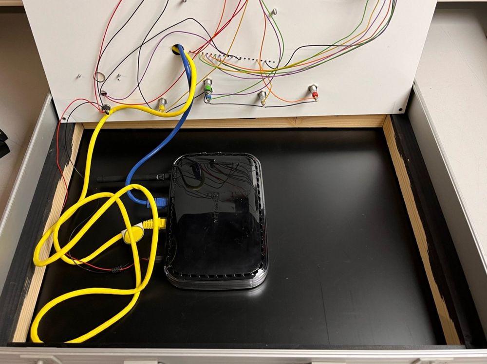 Loxone Musterkoffer + Miniserver & Extensions (Gebraucht) in für CHF 650 – mit Lieferung auf ...