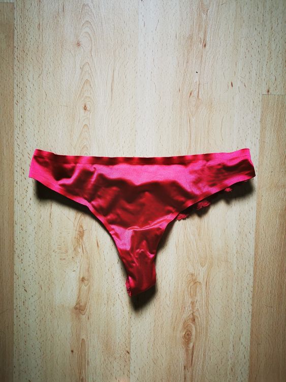 Rote Seide String Tanga, neuwertig, Grösse S/36 (Gebraucht) in Balsthal ...