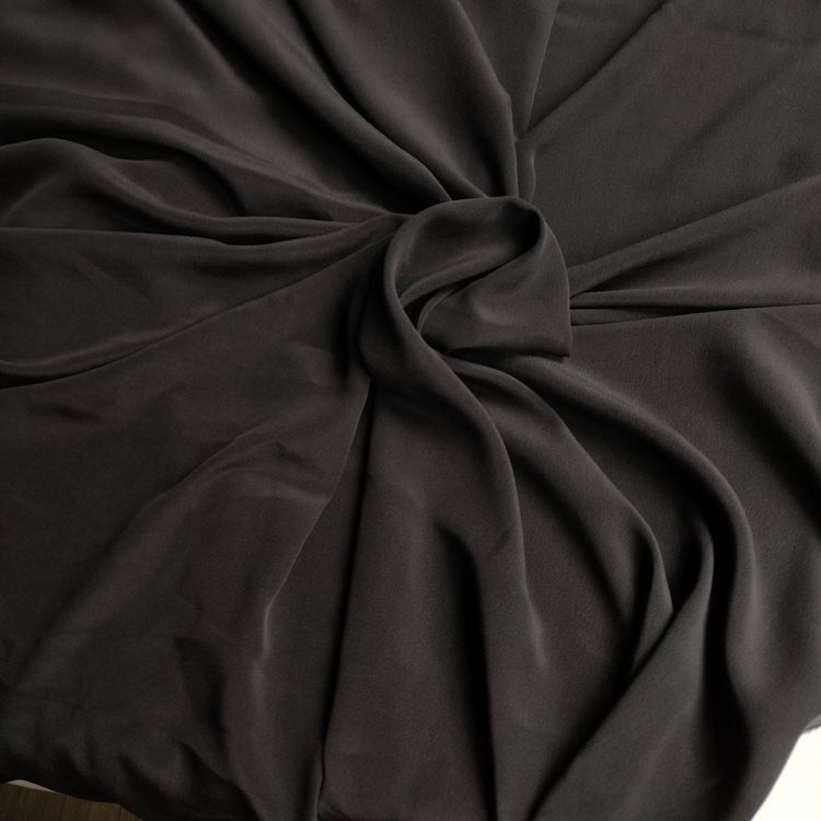 Seide Crêpe de Chinè Made in Italy 1.90x1.30m nero washed (Neu (gemäss ...