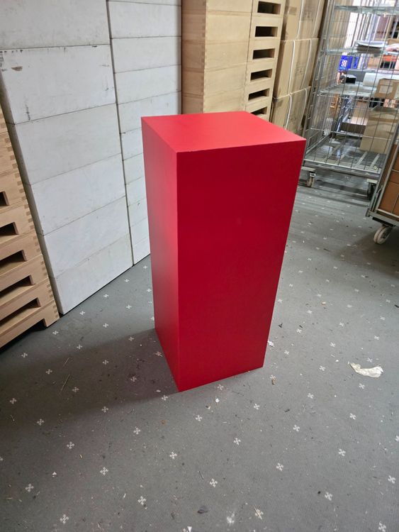 Rotes Podest extrem leicht ca. 40x40 H: 100cm ab 1.- (Gebraucht) in ...