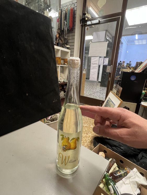 ANCIENNE BOUTEILLE DE WILLIAM’S SUISSE 🇨🇭 (Gebraucht) in Genève für CHF ...
