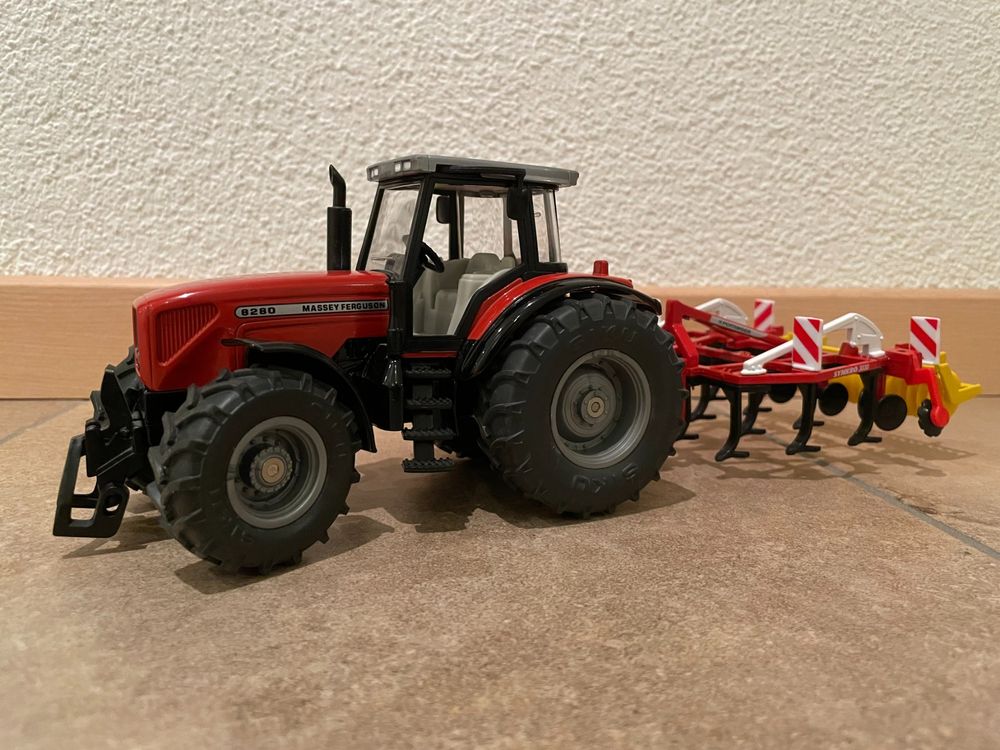 SIKU Massey Ferguson 8280 mit Pöttinger Grubber (Neu und originalverpackt) in Kreuzlingen für ...
