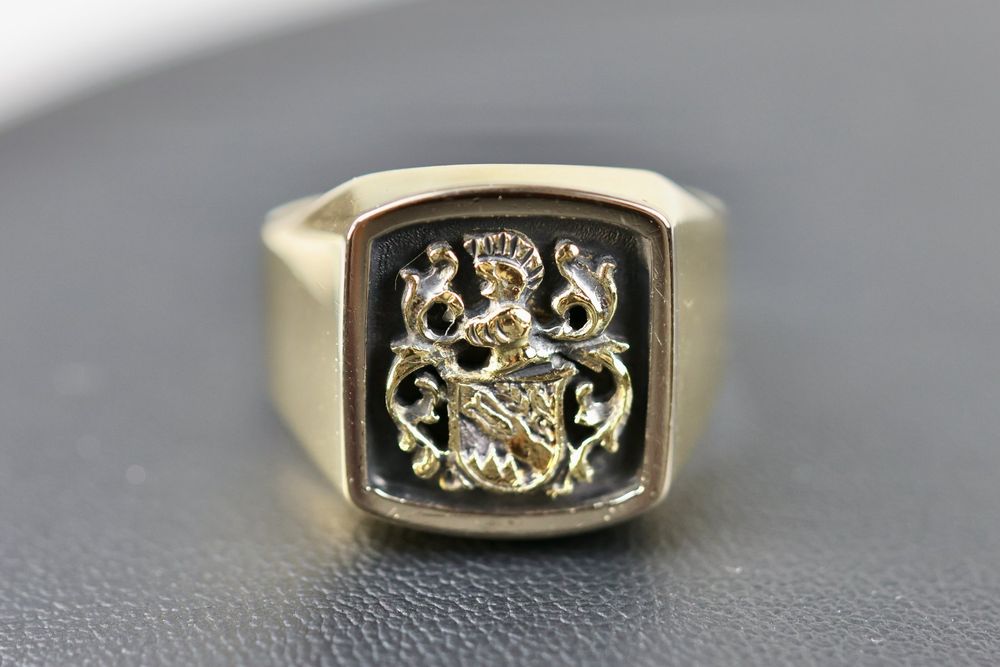 Gold Ring Wappen aus 18 K / 750 Gold (Gebraucht) in Bellach für CHF ...