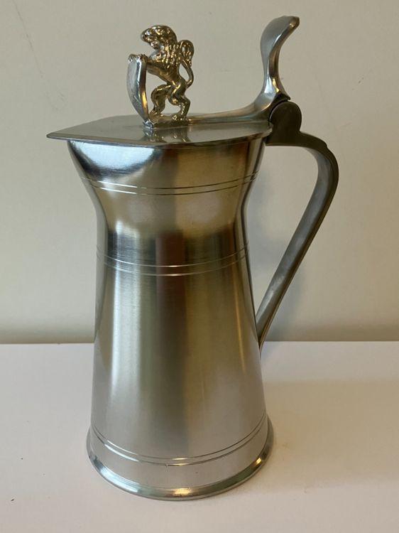 Zinnkrug mit Löwe und Bodenrelief, ca. 20cm hoch, ca. 800gr. (Gebraucht) in Basel für CHF 12 ...