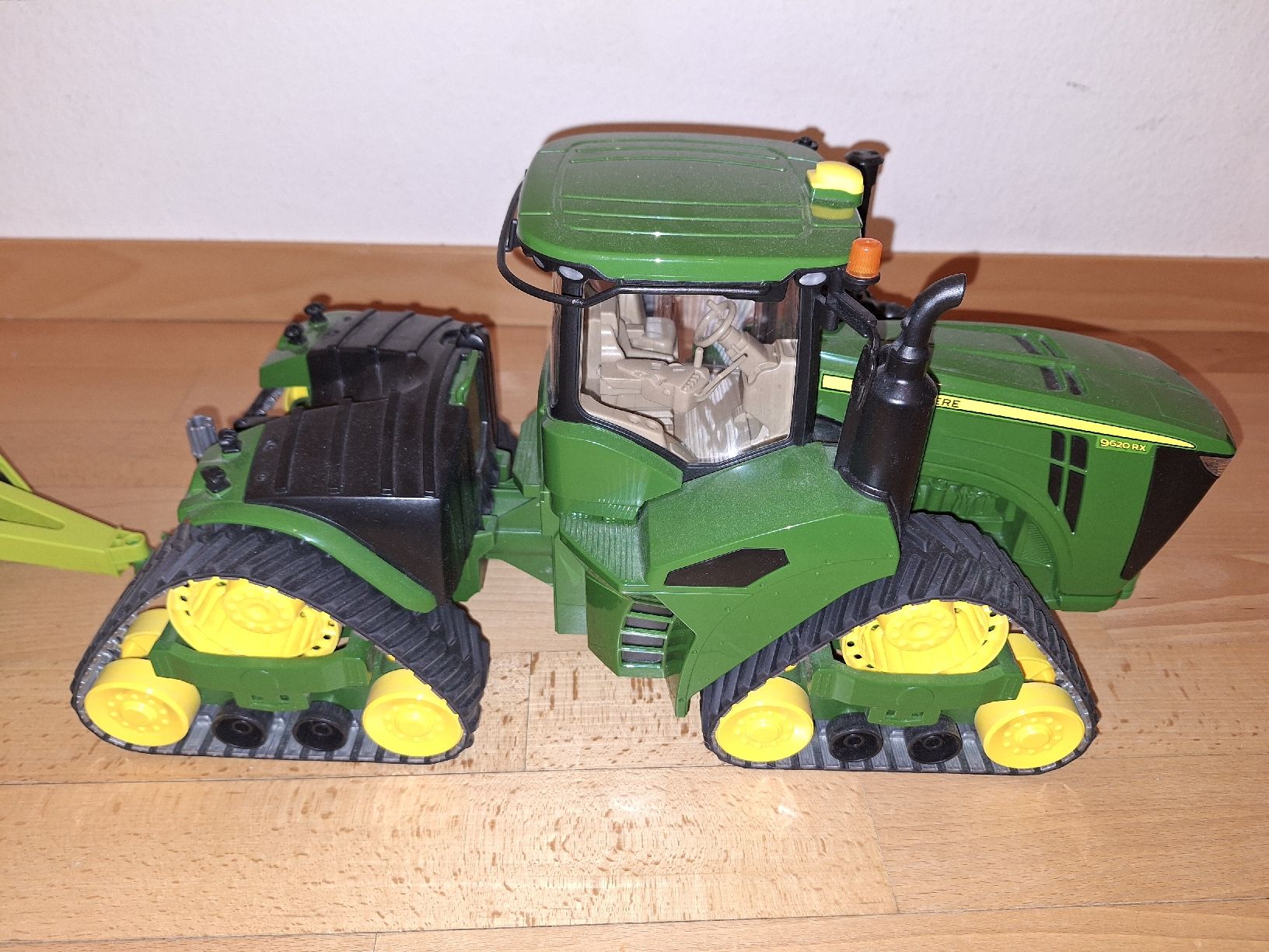 Bruder John Deere mit Raupenlaufwerk & Ballenpresse (Gebraucht) in ...