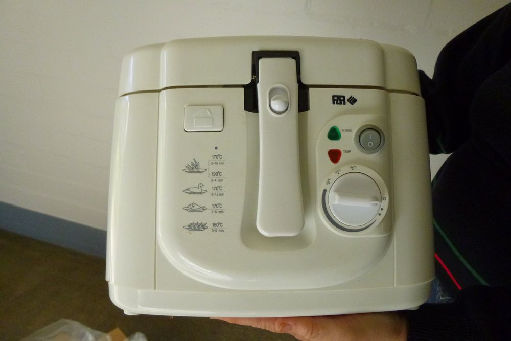 Fritteuse DF25 Neu und original verpackt (Neu und originalverpackt) in Binningen für CHF 16 ...