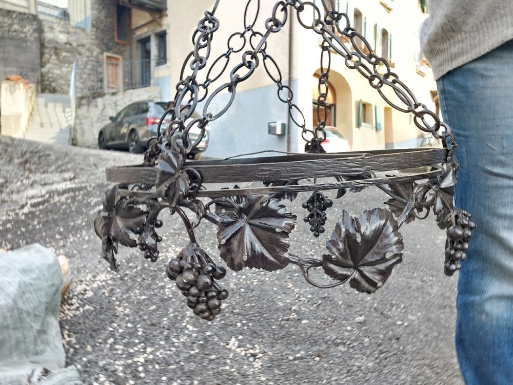 lustre en métal noire (sur le thème de la vigne) (D'occasion) à Ollon ...