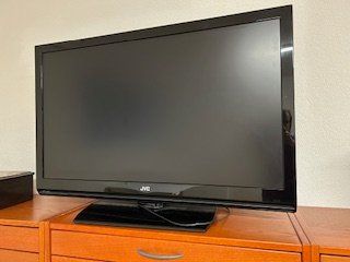 Téléviseur JVC 42 pouces (Gebraucht) in Monnaz für CHF 40 – nur ...