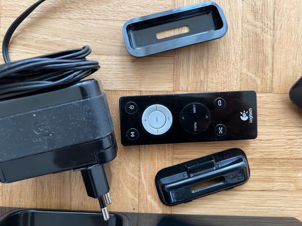 Logitech Pure-Fi Anywhere 2 Kompakte Docking Lautsprecher (Gebraucht ...