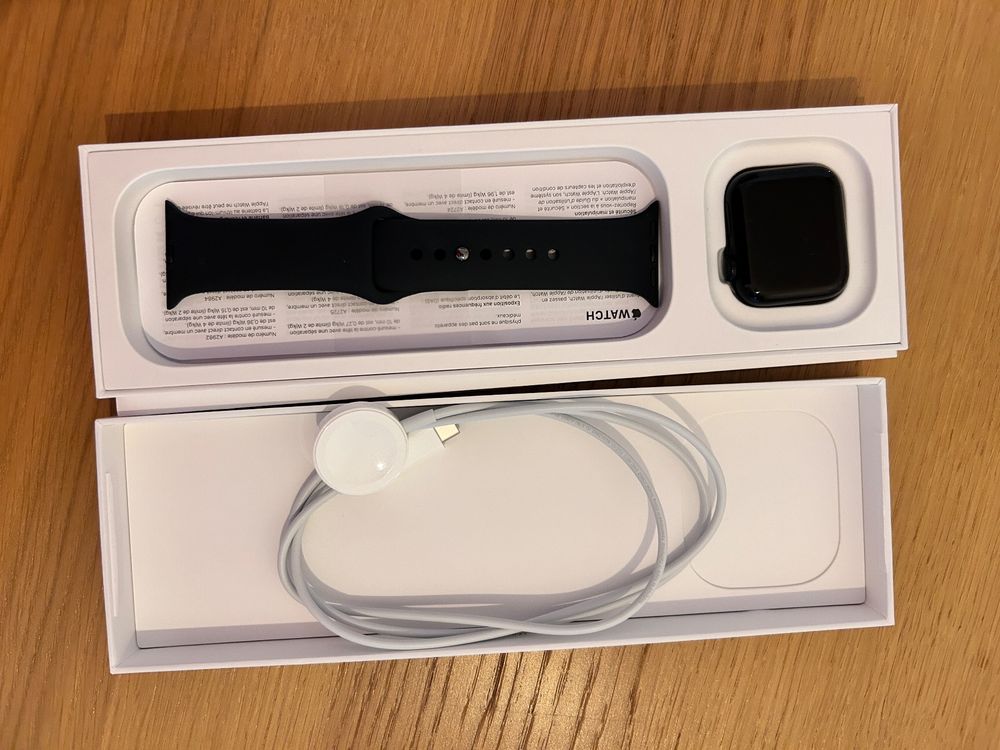 NEUE Apple Watch SE GPS 40mm midnight (Neu (gemäss Beschreibung)) in ...