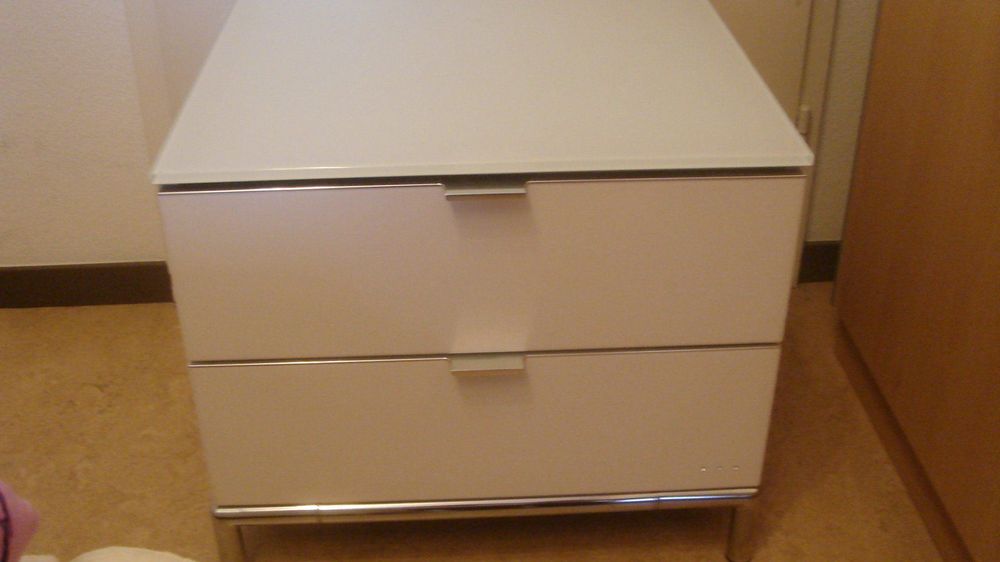 2 NACHTTISCHLI WEISS WIE NEU | Kaufen auf Ricardo