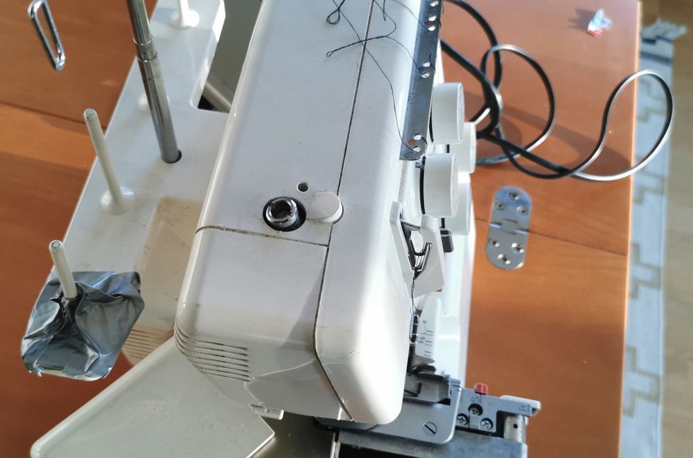 Gut funktionierende 4 Faden Overlock Pfaff hobbylock 752, (Gebraucht ...