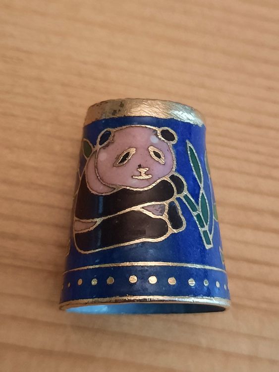 Fingerhut mit Panda Motiv (China?) Zustand gemäss Bilder (Gebraucht) in ...