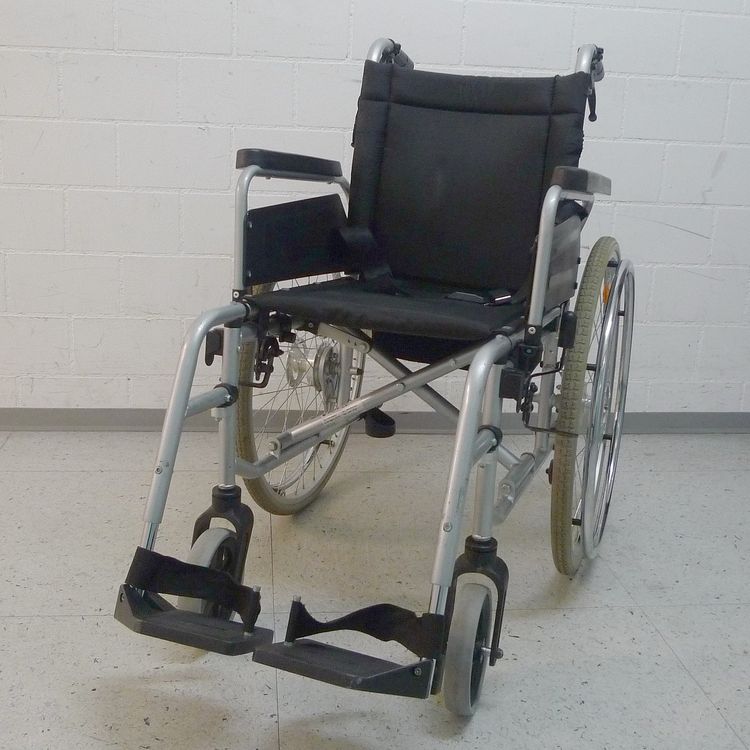 Rollstuhl Dietz, SB 43 cm, Zusatzbremsen, nur CHF219 | Kaufen auf Ricardo