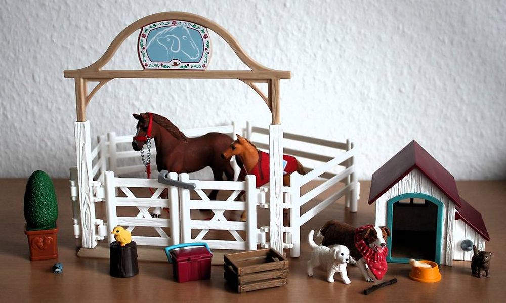 Schleich - Pferde im Gatter mit Hündin (Gebraucht) in Birmensdorf ZH ...