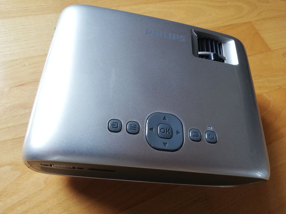 Mini Projector NeoPix Easy NPX440/INT von Philips | Kaufen auf Ricardo