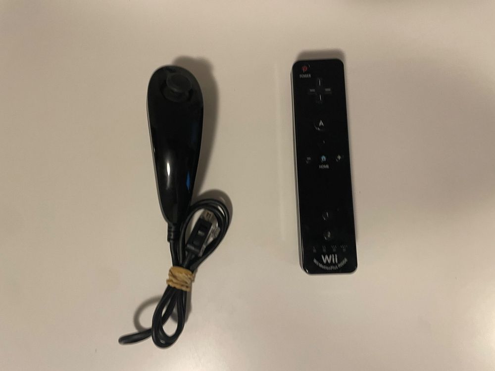 Wii Remote motion plus und Nunchuck (Gebraucht) in Susch für CHF 50 ...
