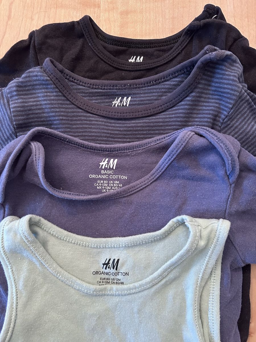 H&M Baby Bodies (80) 4er Set (Gebraucht) in Basel für CHF 3 – mit Lieferung auf Ricardo kaufen