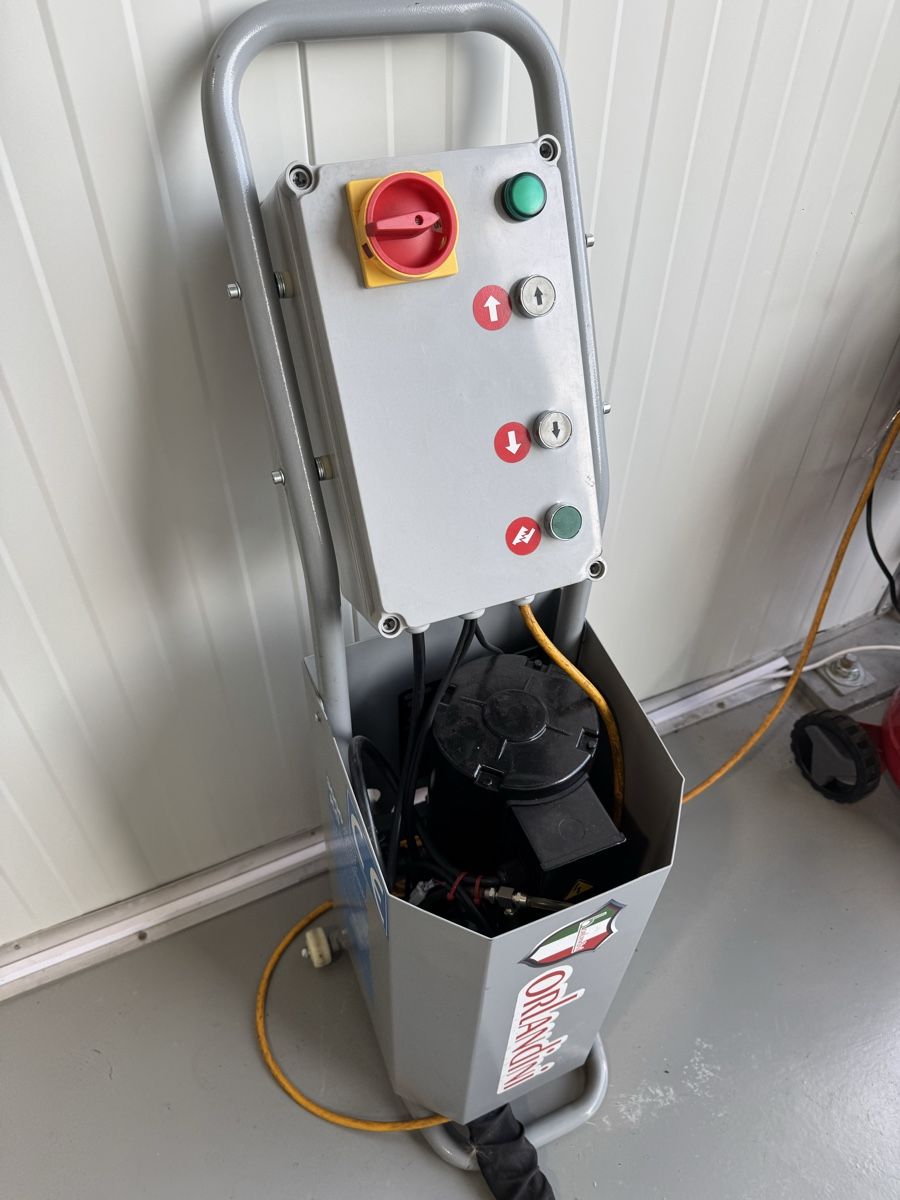 Mobiler Scherenlift Orlandini – top Zustand! (Gebraucht) in Arbon für CHF 1290 – nur Abholung ...