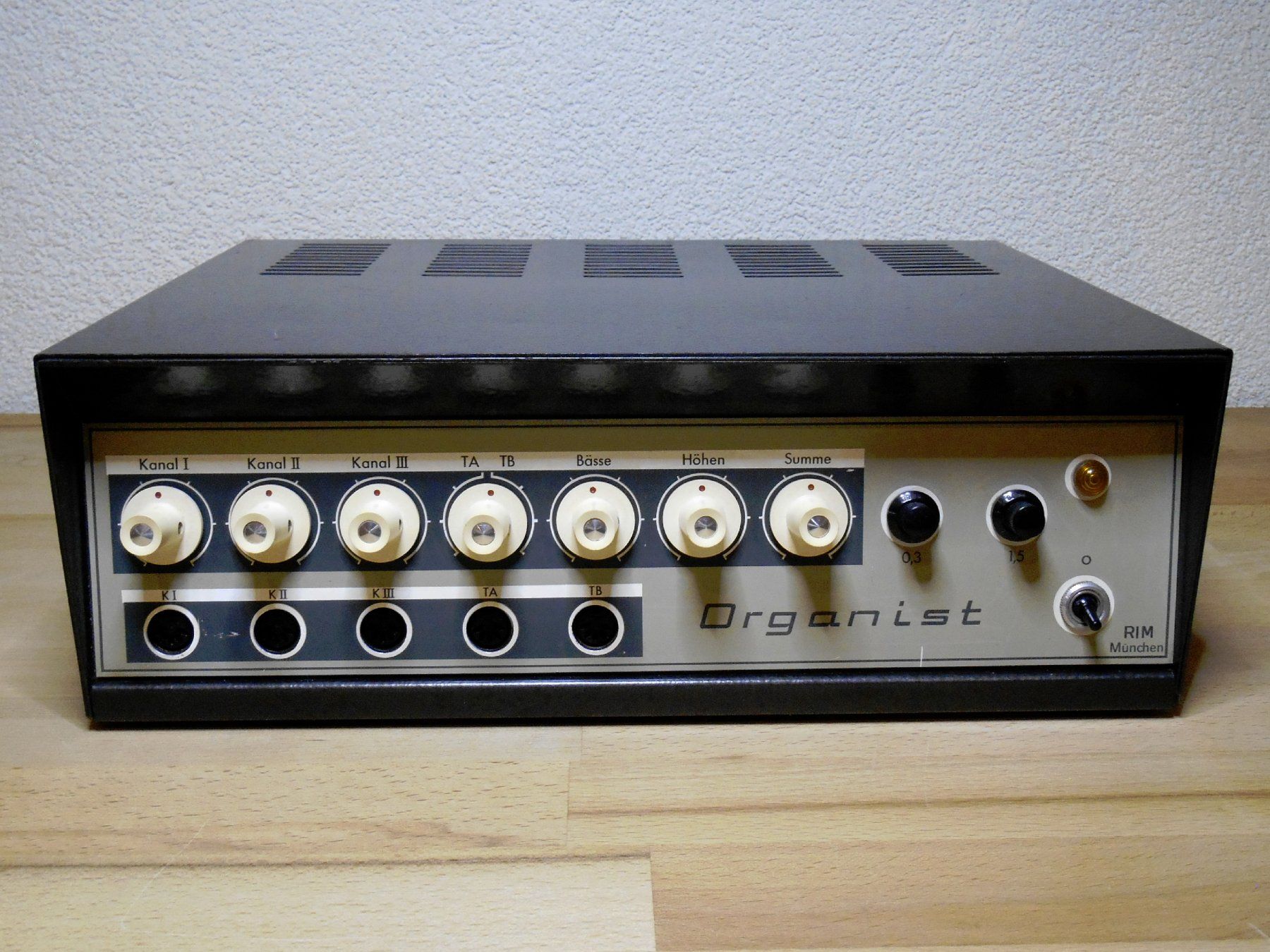Rim Organist Vacuum tube amplifier (Gebraucht) in Villeneuve für CHF ...