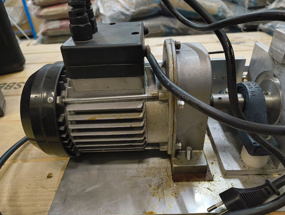 Kabel abisoliergerät mit Motor (Gebraucht) in Birsfelden für CHF 50 ...