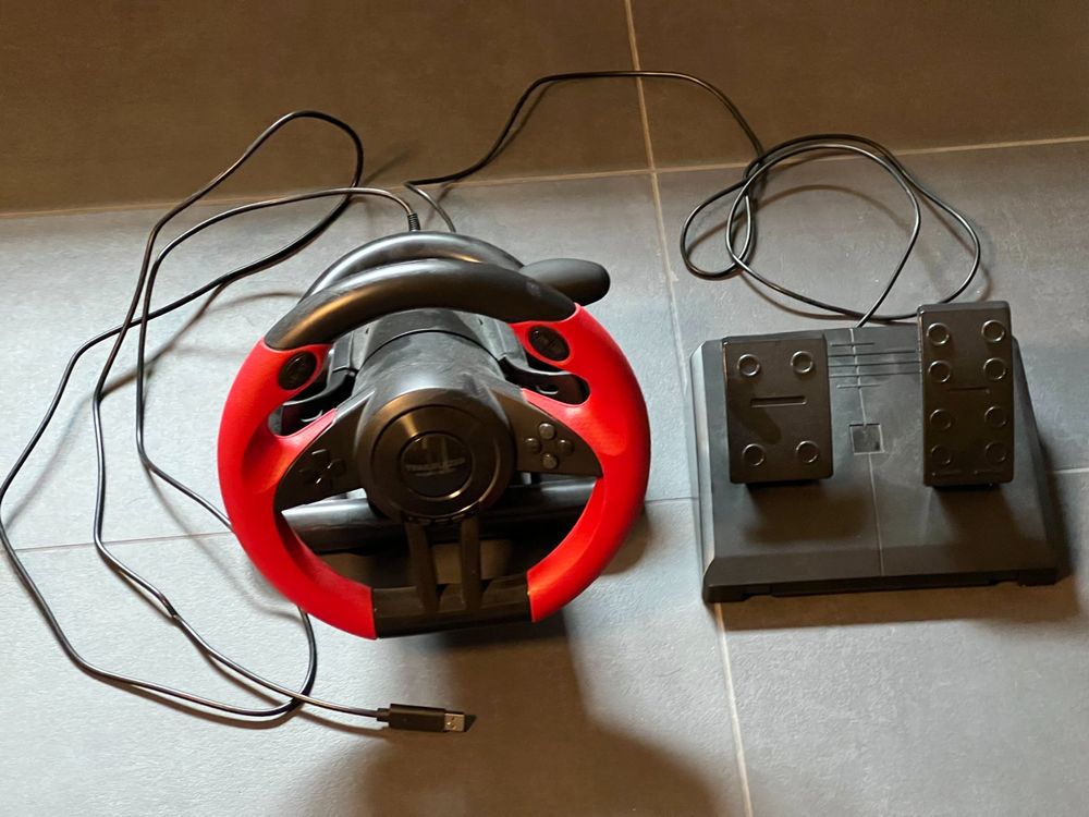 Playstation 4 + 2 Controller + 5 Spiele + Lenkrad + Gaspedal (Gebraucht) in für CHF 130 – mit ...