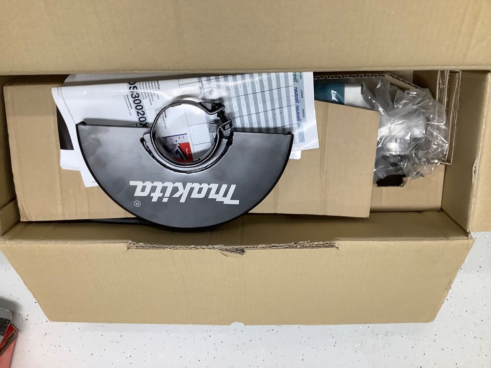 Makita Winkelschleifer GA 9050R 230 inkl. 3 Diamant scheiben (Neu und ...