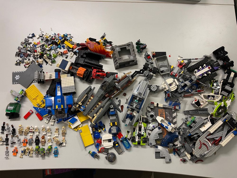 2 grosse Haufen Legos (Star Wars/Atlantis/Space usw) ab 1.- (Gebraucht) in Burgdorf für CHF 81 ...
