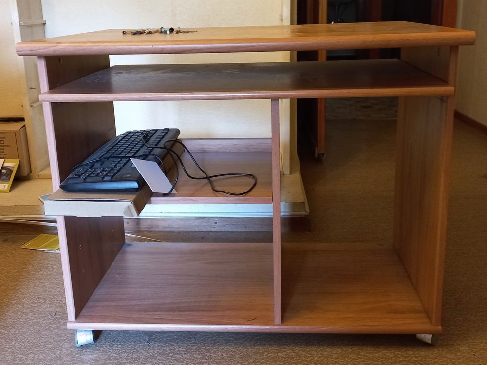 Bureau - Meuble d'ordinateur (Gebraucht) in Lavey-Village für CHF 25 ...