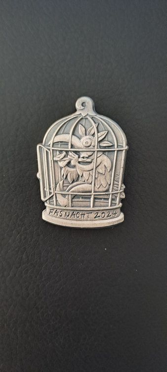 Basler Fasnacht Silber-Plakette 2024 (Gebraucht) in Aesch BL für CHF 5 – mit Lieferung auf ...