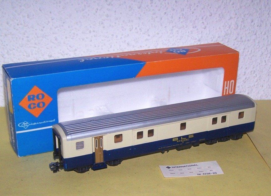 Roco H0 44331 / 4240A: Gepäckwagen D, BLS für Märklin | Kaufen auf Ricardo