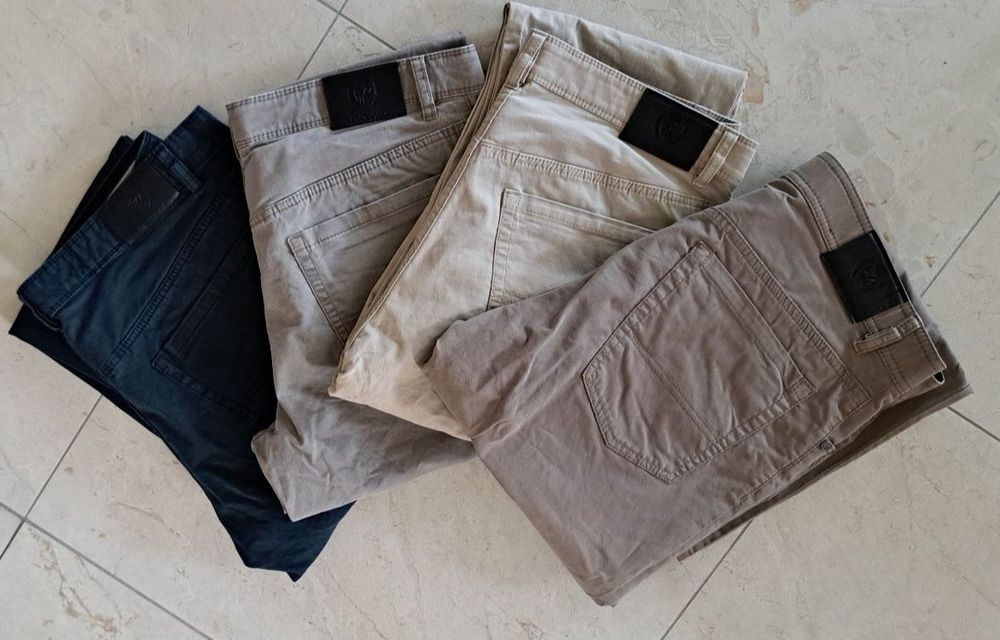 4 Hosen Dunmore 36/34 (Gebraucht) in für CHF 15 – mit Lieferung auf ...