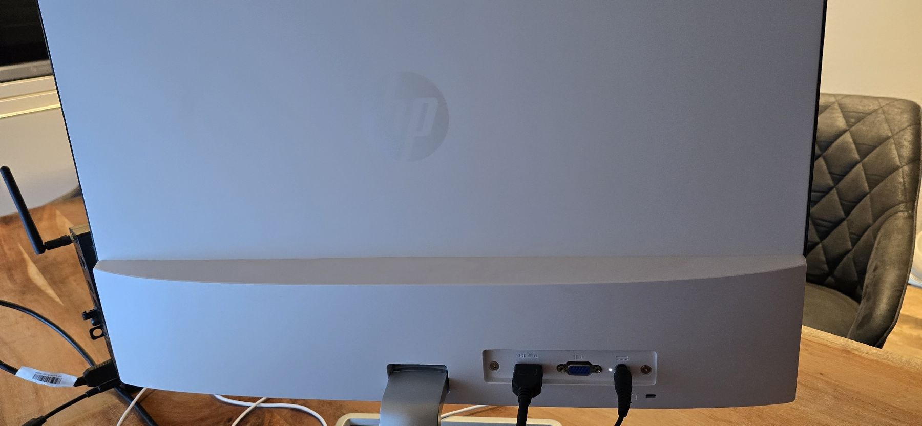 HP 24fw Monitor & Dell OptiPlex 3080 w/ Logitech G203 Mouse (Neu ...