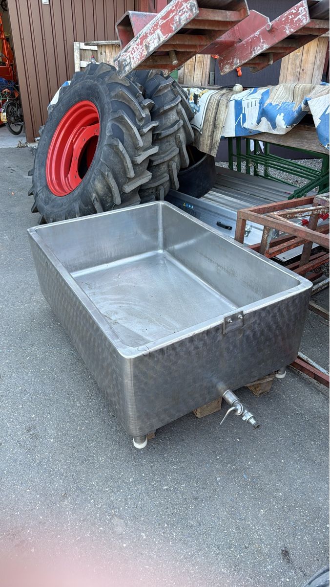 Grosser Edelstahlbehälter, Wassertank, Milchtank (Gebraucht) in Hausen AG für CHF 500 – nur ...