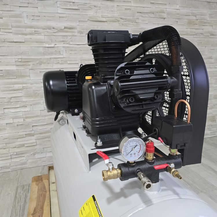 Druckluft Kompressor 200 Liter - 7.500W Druckluftkompressor (Neu ...