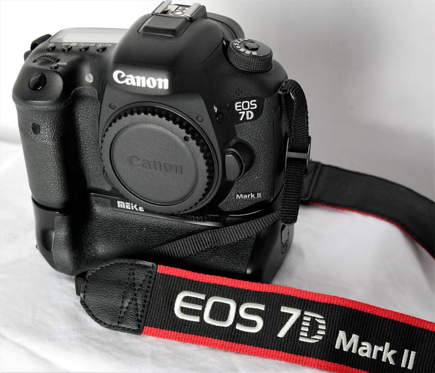 Canon 7D II mit Battery-Grip und 4 Akkus, SD Karten (Gebraucht) in ...