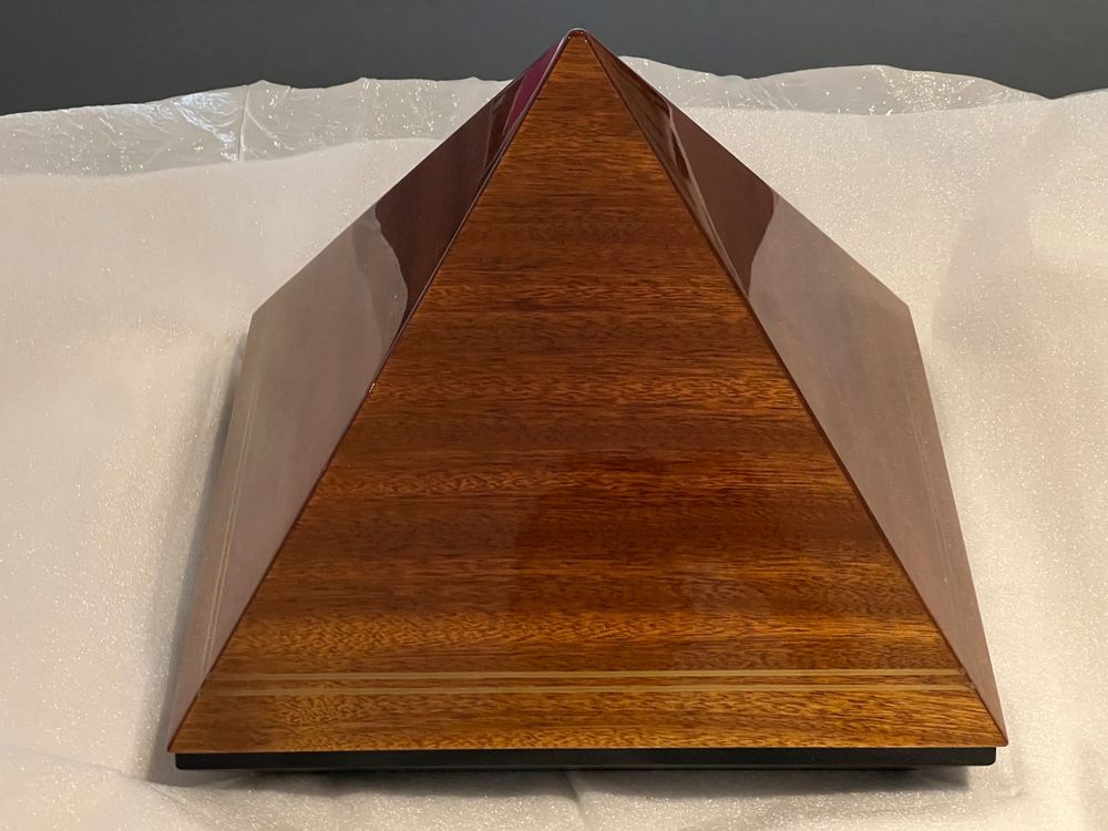 Michel Perrenoud Pyramid Humidor | Kaufen auf Ricardo