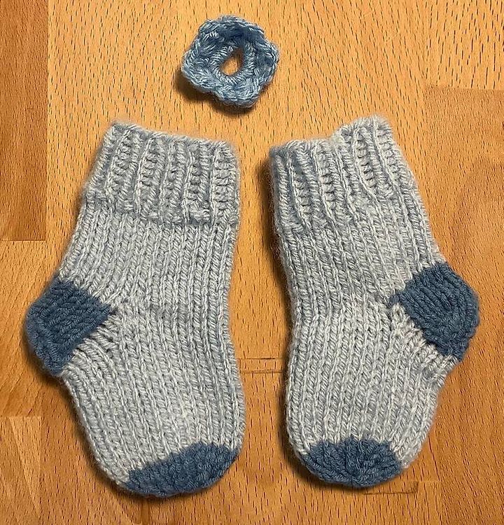 Blaue Babysocken 💙 - ab Geburt - NEU (Neu (gemäss Beschreibung)) in Krauchthal für CHF 5.5 – mit ...