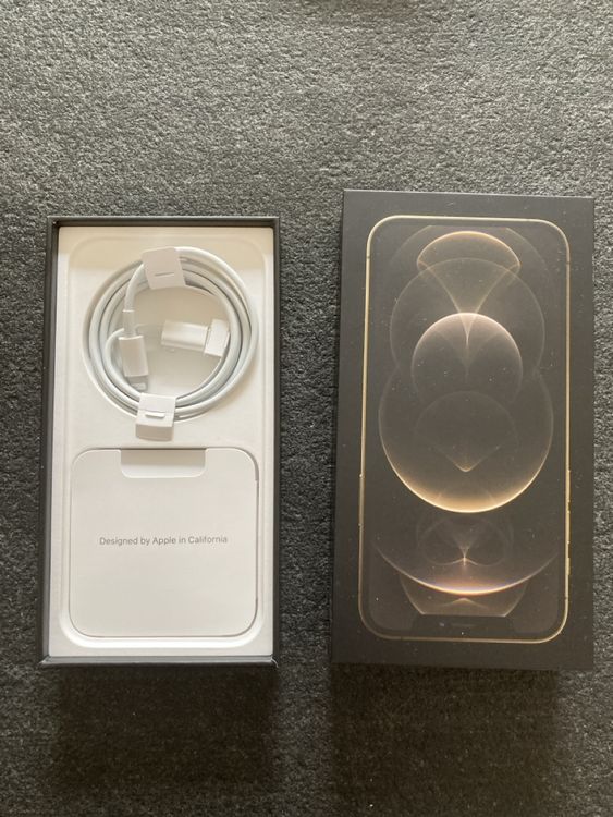 IPhone 12 Verpackung mit UBS-C Kabel (Neu und originalverpackt) in Cham ...