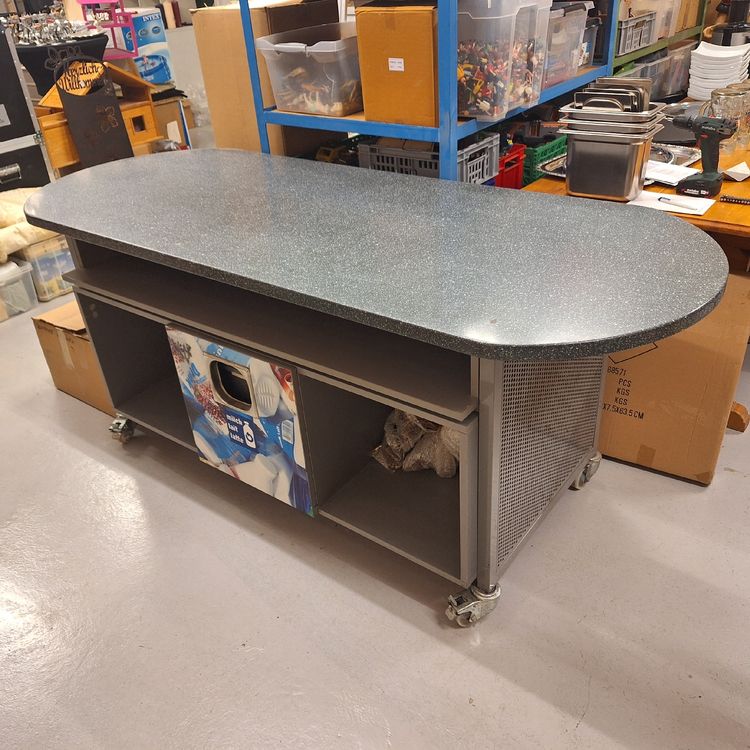 Verpackungstisch Hobbytisch Grilltisch auf Rollen (Gebraucht) in ...