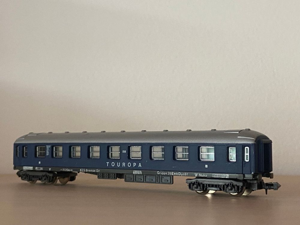 L08 Top: Dunkelblauer Personenwagen TOUROPA (Spur N) (Gebraucht) in ...