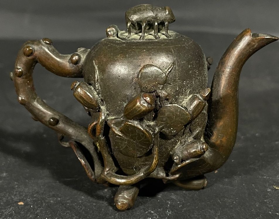 Antike Chines Bronze Tee Kanne mit Kirschblüten Verzierun (Gebraucht) in Root für CHF 100 – mit ...